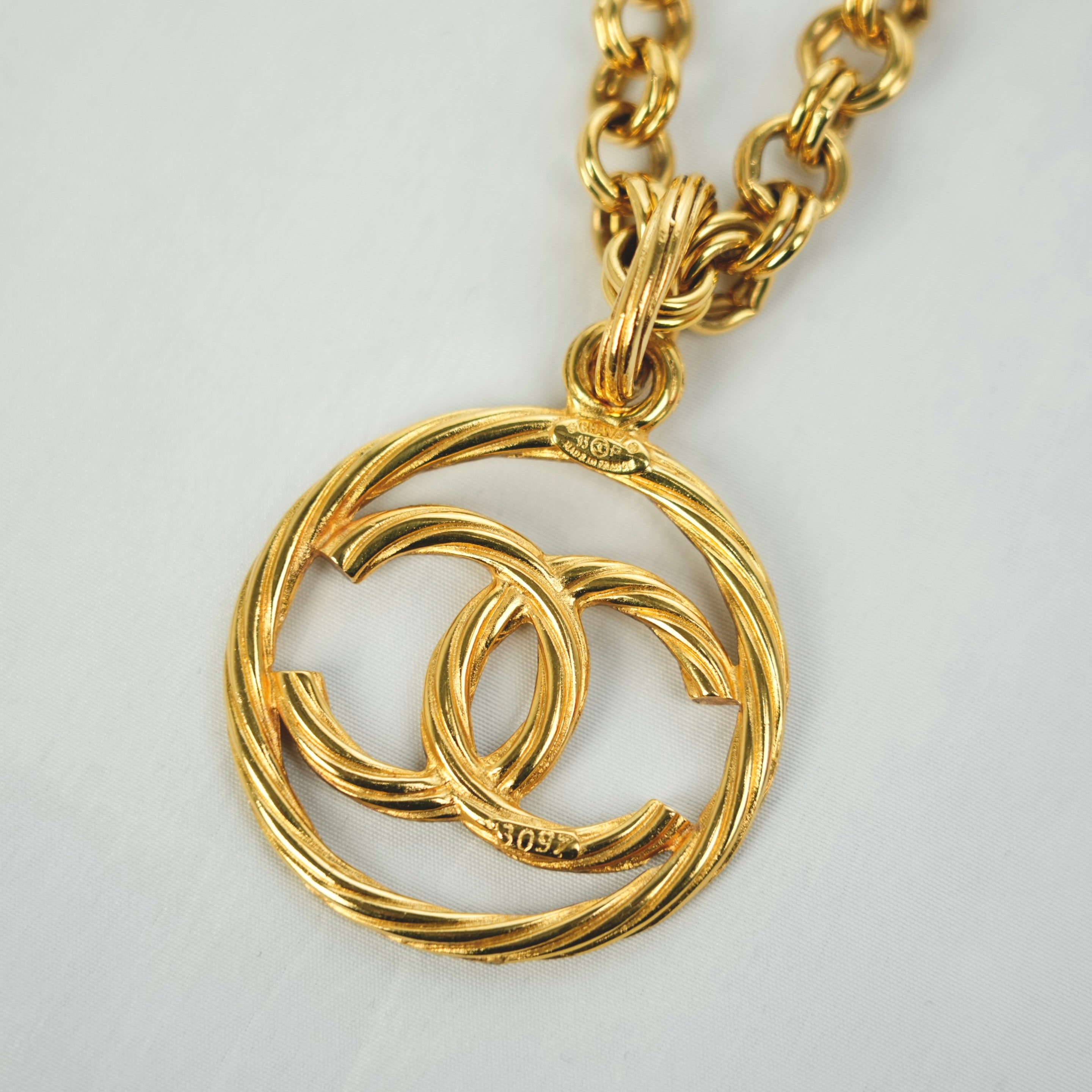 CHANEL Coco Mark Chain Necklace – Aime Vintage